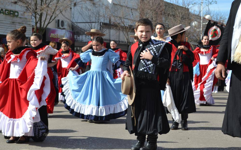 Novedades con el desfile criollo y el festival | Chacabuco en Red