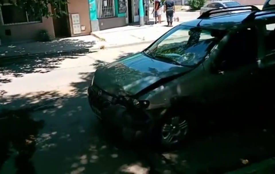 Auto Chocó Con Un Camión Estacionado Chacabuco En Red