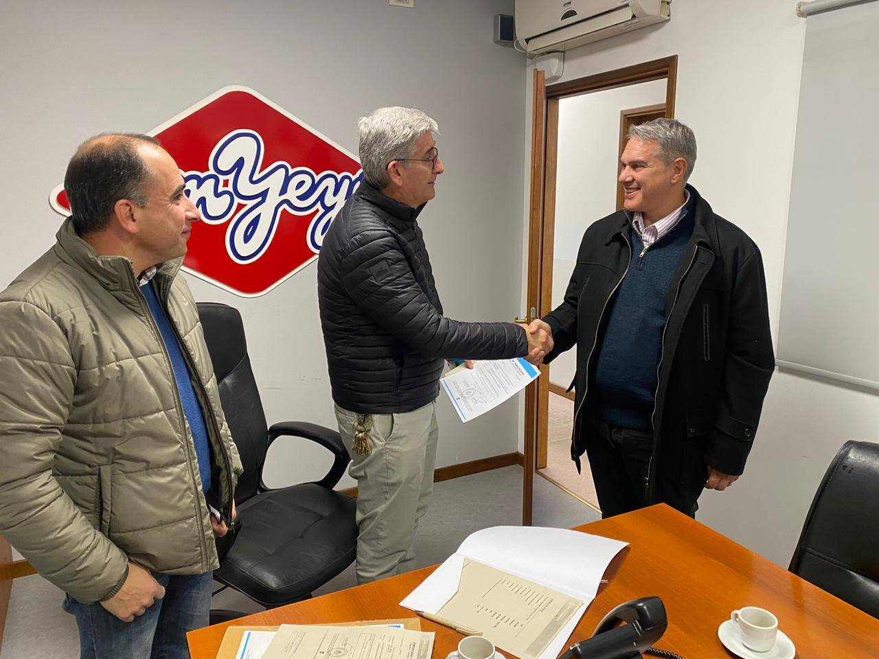 Golía visitó Don Yeyo y firmó un convenio por tres máquinas con el CFP ...
