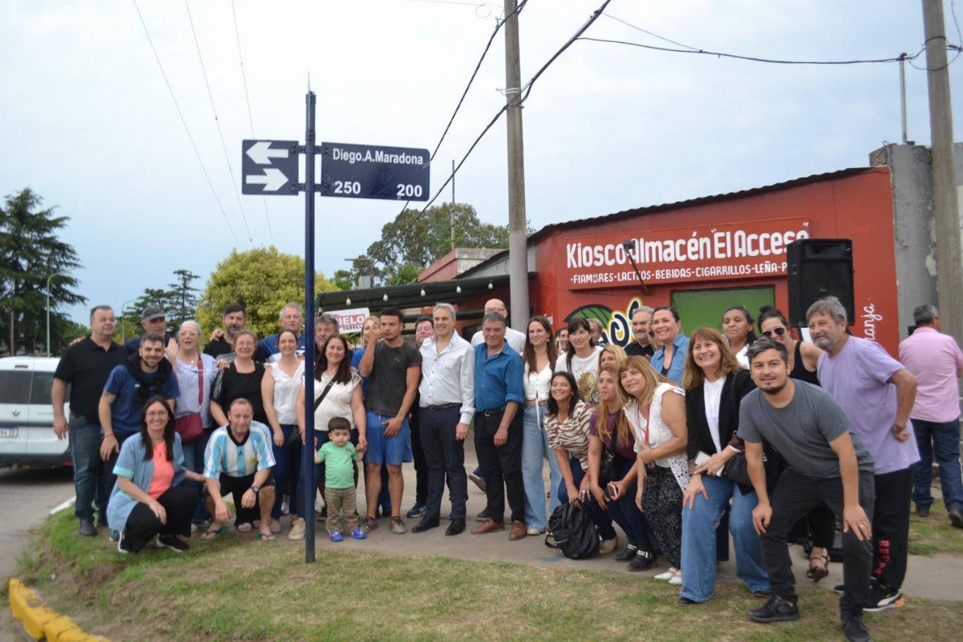 La inauguración de la calle “Diego Maradona” llegó a una de las hijas ...