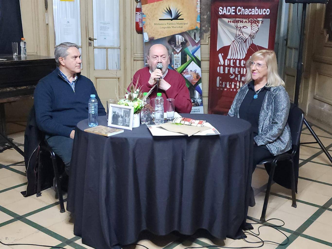 Presentaron el libro “Los padres fundadores de la Patria” | Chacabuco ...