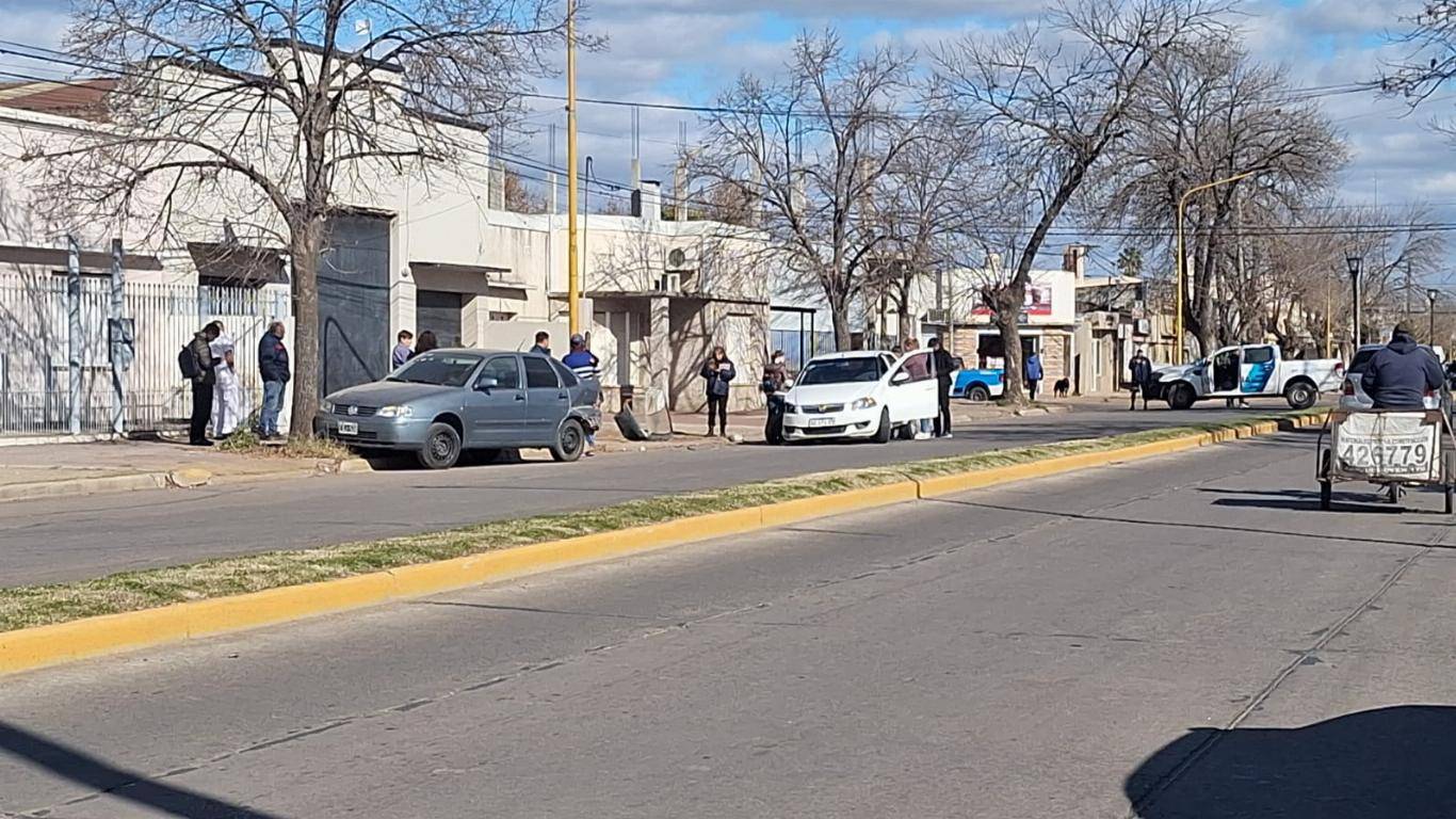 Chocó A Un Auto Estacionado Chacabuco En Red