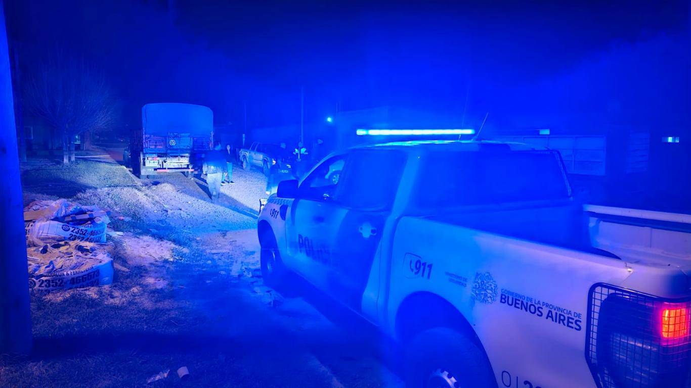 Un Auto Chocó A Un Camión Estacionado Chacabuco En Red